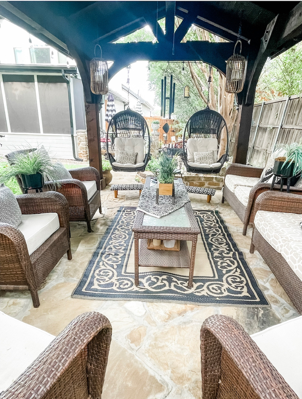 Create An Affordable, Comfortable Outdoor Living Area With Charm ...